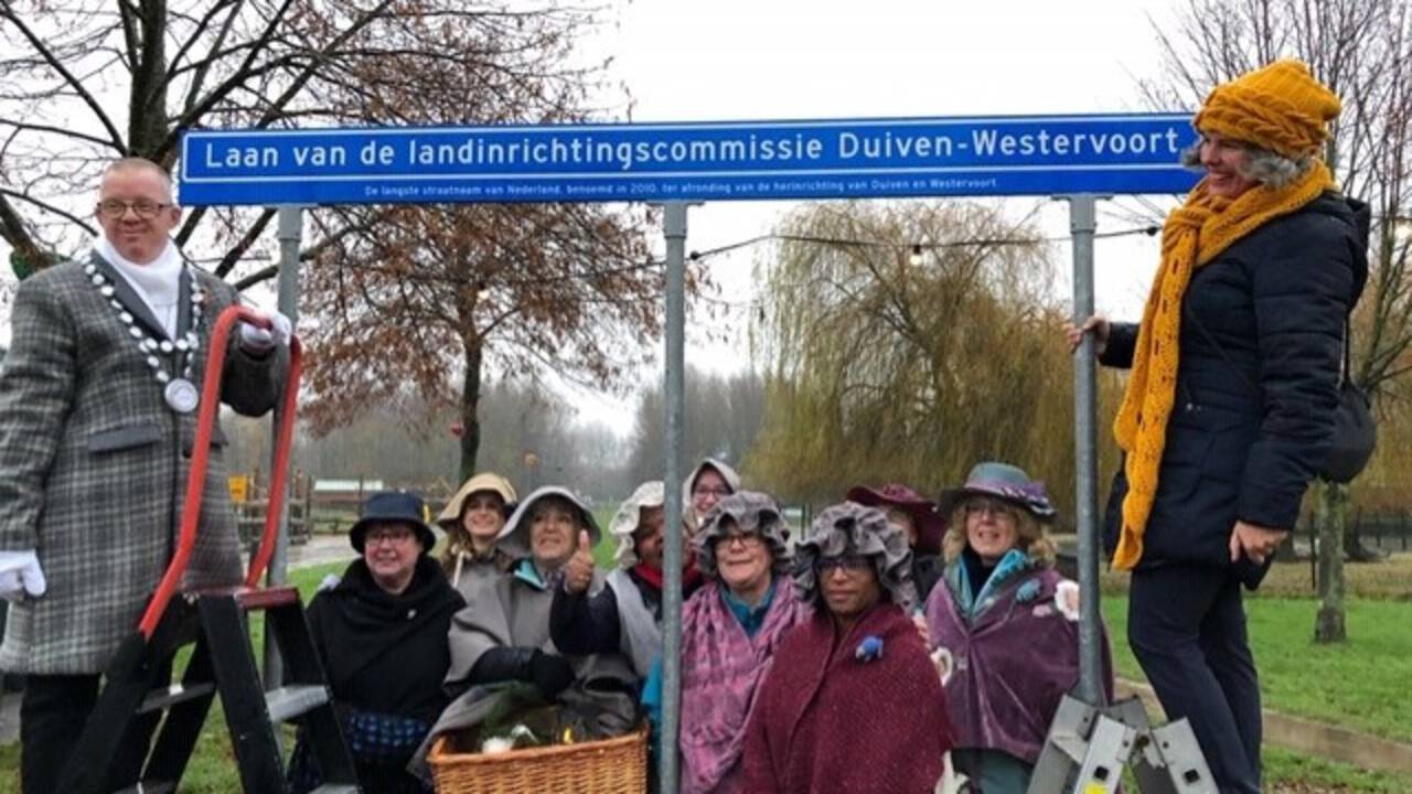 24 oranges » Longest Dutch street name sign disappears24 oranges